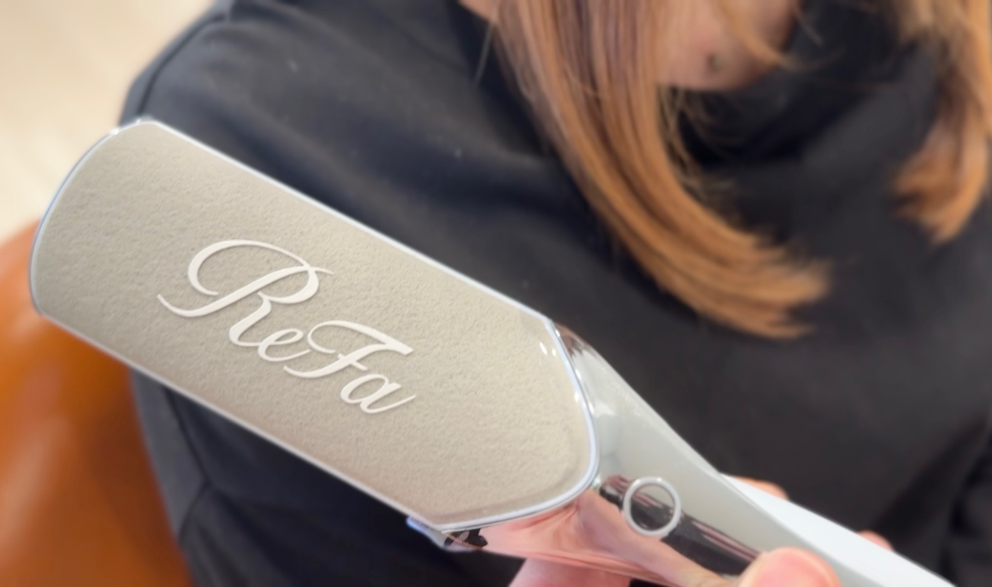 【口コミ】リファ新作パワーストレートアイロンを美容師がレビュー！38mmワイドプレートで時短スタイリング！ | 訪問美容室Ringoのオンラインショップ